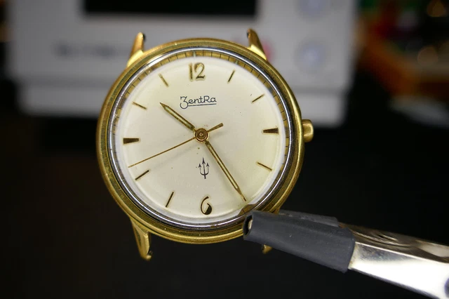 +++ZENTRA HERREN ARMBANDUHR+++LÄUFT quasi in Chronometernorm ...