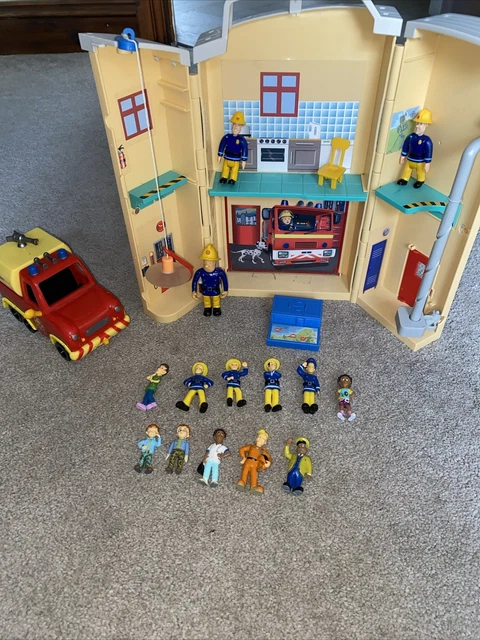 FIREMAN SAM FIRE Rescue Play set - Fire Truck & 14 Mini Figures £15.00 ...