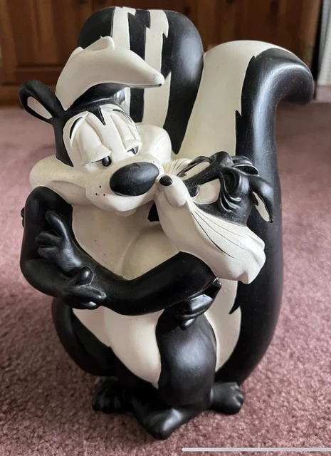 1999 Pepe Le Pew And Penelope Resin Statue 12 Inches High By Warner 4132
