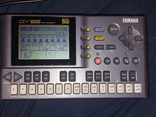 YAMAHA QY22 QY20 MIDI Sintetizzatore macchina ritmo sequencer EUR 104 ...