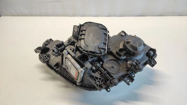 MERCEDES-BENZ ACTROS A9608200739 Avant Droit le Phare Diesel 2013 ...