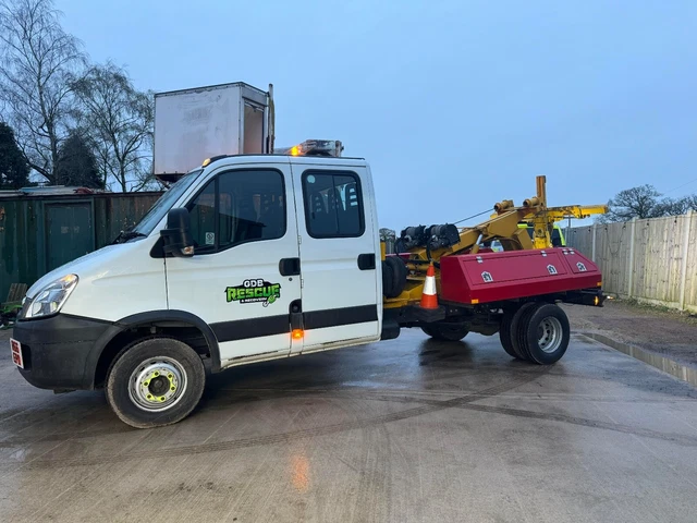 IVECO DAILY 7TON Crew Cab Repo Truck - Spec Lift Recovery Vehicle ...