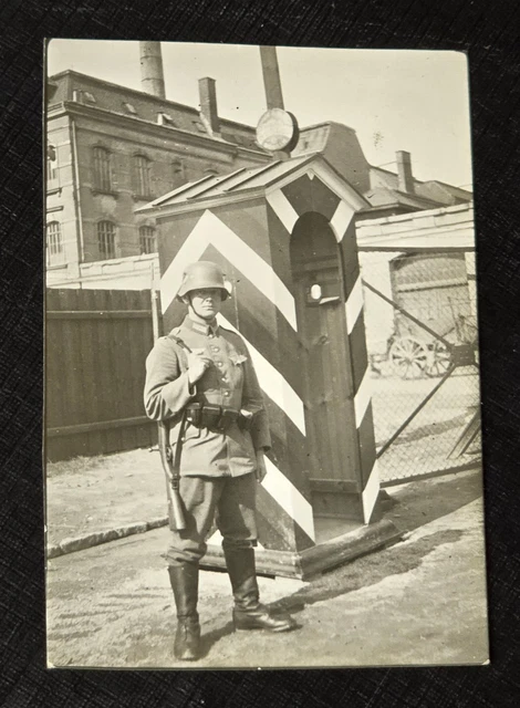 ON WATCH! WEHRMACHT STEEL HELMET SOLDIER GUARDS BOOTH German photo WWII ...