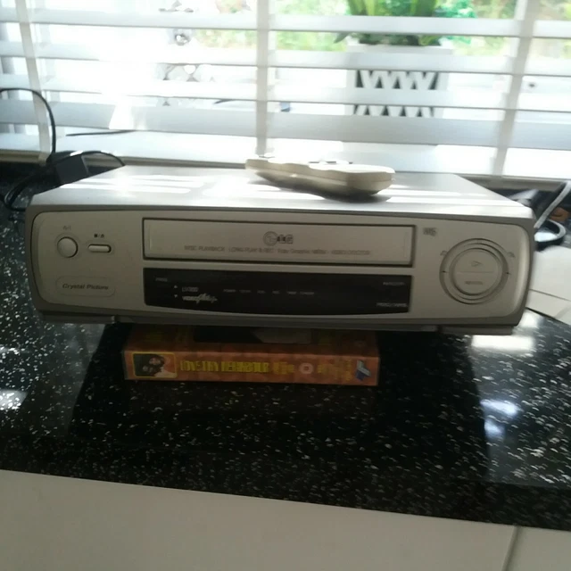 LG LV300 VIDEO. VHS Player/ Recorder. And remote control EUR 29,66 ...