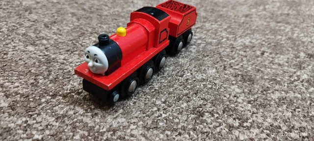 THOMAS THE TANK Engine & Friends Wooden Railway Train - JAMES - BRIO £ ...