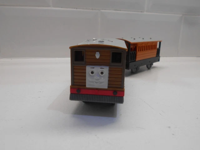 TOMY TRACKMASTER THOMAS the tank engine battery train toby and ...