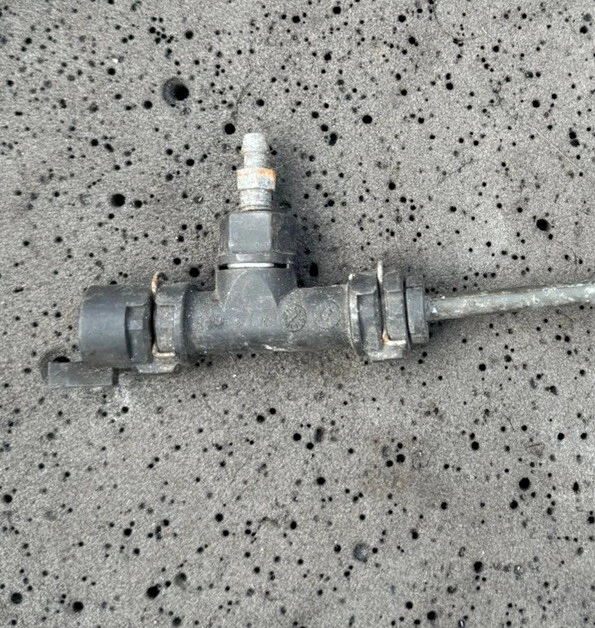 VW GOLF MK4 Audi S3 8L TT 8N 02M 6 Speed Clutch Pipe Bleed Valve ...