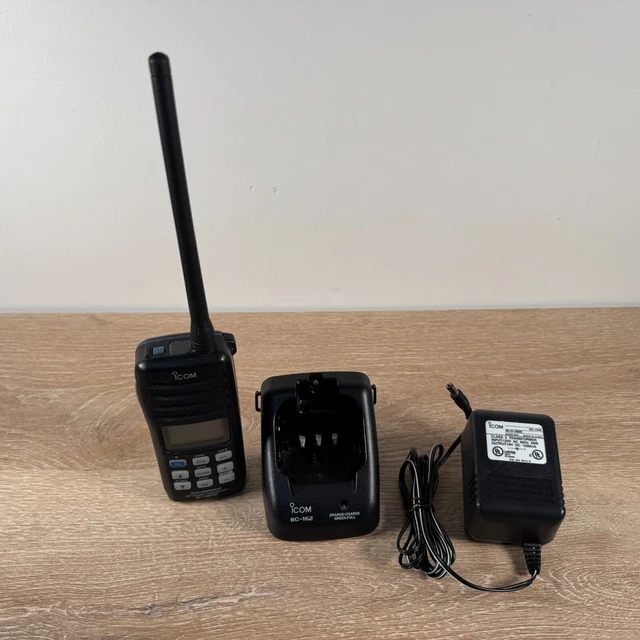 ICOM IC-M32 VHF Two Way Marine Radio Transceiver & Charger - TESTED ...
