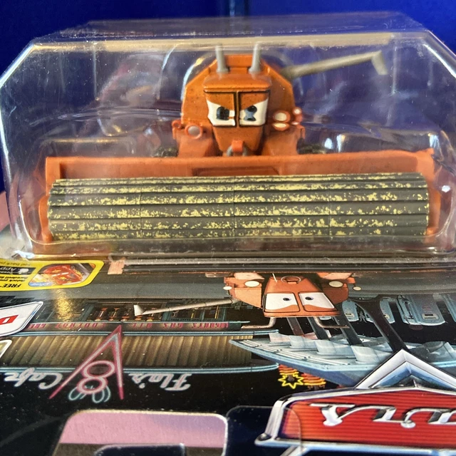 DISNEY PIXAR CARS FRANK DELUXE Radiator Springs NUOVO CON ZEPPA 2015 ...