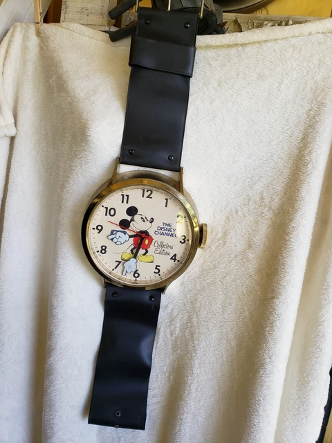 VINTAGE &THE DISNEY Channel Collector's Wall Clock Designed As Wrist ...