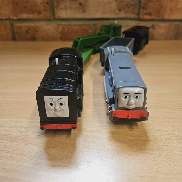 TOMY TRACKMASTER THOMAS the tank engine battery train dennis & Diesel ...