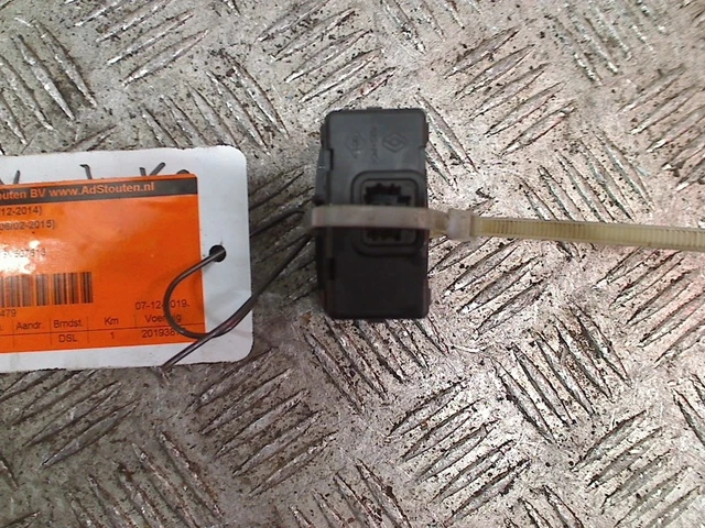 AUX/USB-ANSCHLUSS AUX/USB PORT Opel Vivaro Van 2.0 CDTI (M9R-782) 2010 ...