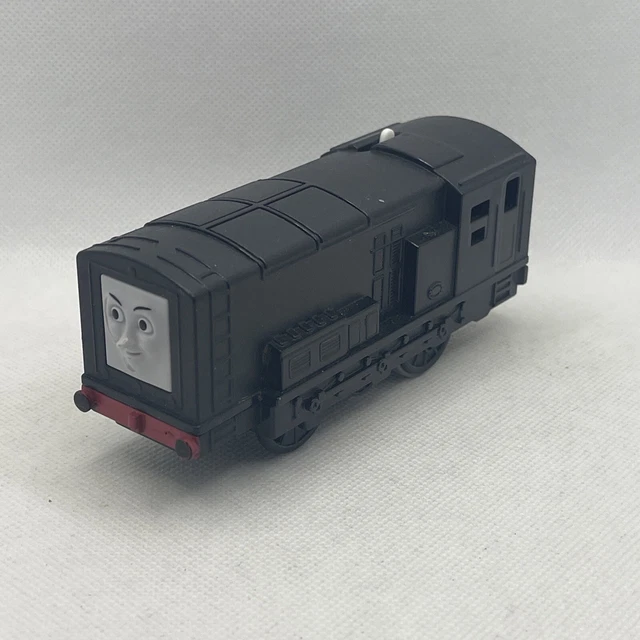 THOMAS THE TANK Engine & Friends Diesel Motorized Trackmaster Train ...