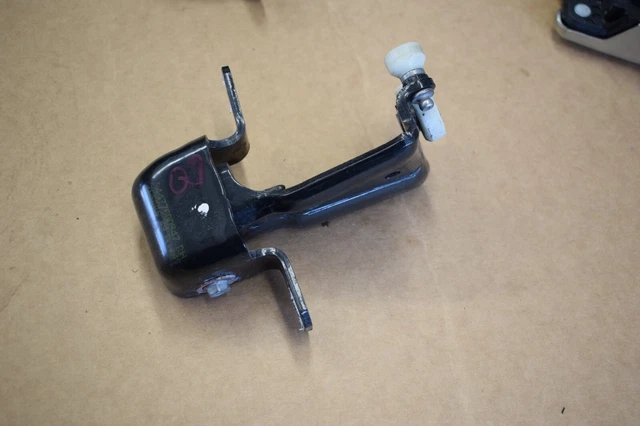 ORIGINAL MERCEDES W447 Vito V Klasse Schiebetür rechts Rollenführung ...