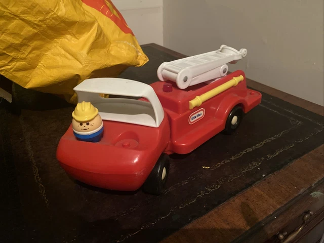 VINTAGE LITTLE TIKES Fire Truck Engine Complete with A Firemen £25.00 ...