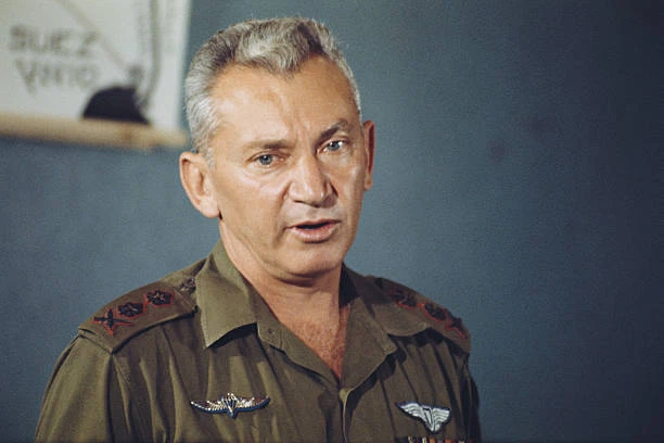 ISRAELI SOLDIER AND Chief of General Staff, Haim Bar-Lev 1970 OLD PHOTO ...