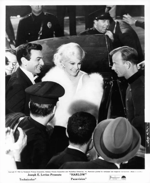 MIKE CONNORS AND Carroll Baker In Harlow 1965 OLD MOVIE PHOTO 2 EUR 6 ... MIKE CONNORS AND Carroll Baker In Harlow 1965 OLD MOVIE PHOTO 2 EUR 6 ...