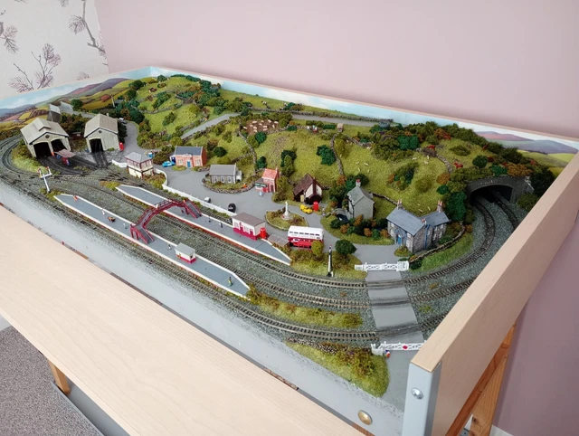 N GAUGE DETAILED model railway layout £410.00 - PicClick UK