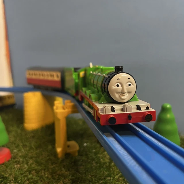 TOMY PLARAIL TRACKMASTER Henry Thomas The Tank Engine With Red Express ...