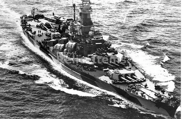 WW2 PICTURE PHOTO USS Indiana fast battleship in route to Marshalls ...