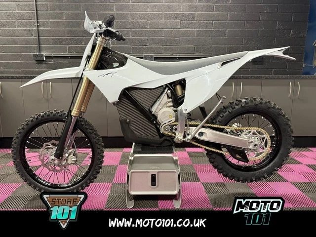 STARK VARG EX 2025 - White - Road Legal £10,999.00 - PicClick UK