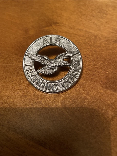 VINTAGE - AIR TRAINING CORPS - Silver Coloured Cap Badge with Lugs £5. ...