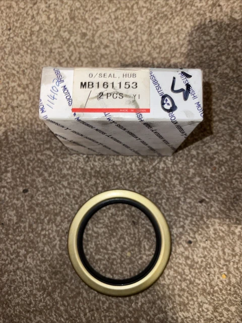 MITSUBISHI CANTER FUSO Inner Oil Seal for Rear Axle Wheel Hub: MB161153 ...