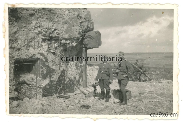 ORIG. FOTO SOLDATEN bei zerstörte Maginotlinie Bunker in Frankreich ...