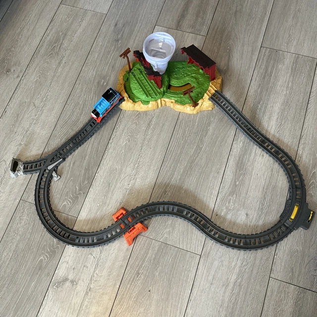 TWISTING TORNADO SET FJK25 Thomas Trackmaster Revolution Motorised ...
