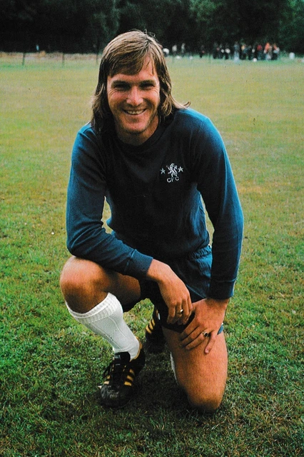 FOOTBALL PHOTO>GARY LOCKE Chelsea 1974-75 £2.50 - PicClick UK