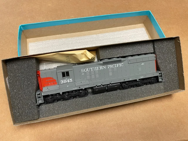 ATHEARN HO-SCALE BLUE Box Southern Pacific EMD SD9 SP 3945 Dummy Locomotive £20.59 - PicClick UK