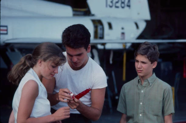 ELISABETH SHUE DAVID Lain Baker David Hollander in the tv seri- 1985 ...