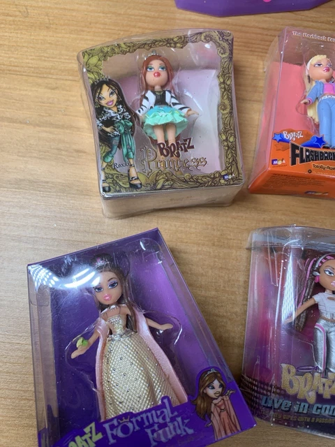 LOT OF 8 BRATZ Mini Dolls Series 4 $24.99 - PicClick CA