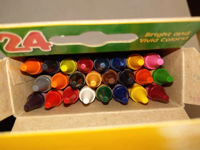 CRAYOLA CRAYONS 24 Bright and Vivid Colors! Non-Toxic Crayons Conforms ...