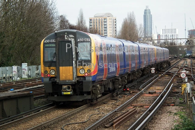 CLASS 450 450032, 4 car EMU, in South West Trains branded SWR @ Clapham ...