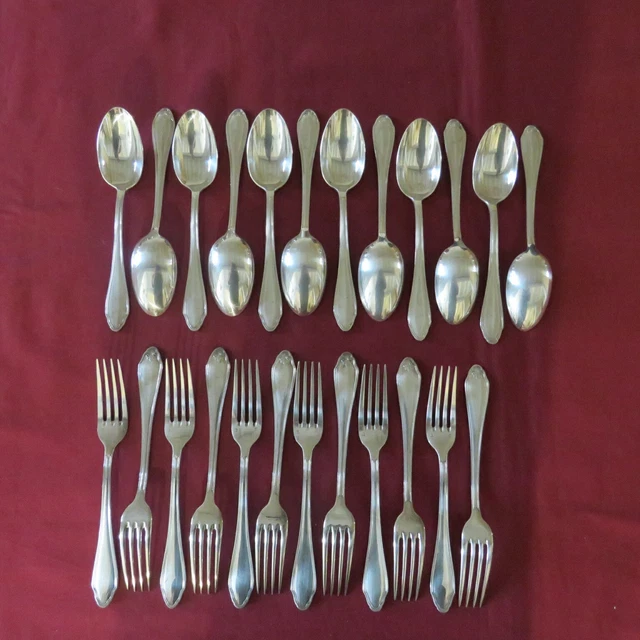 24 COUVERTS À entremet métal argenté le couvert français 2 décors ...