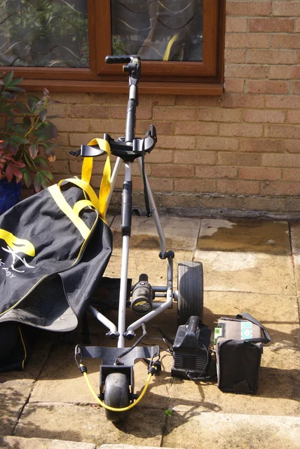 POWAKADDY FREEWAY ELECTRIC golf trolley with Battery Charger and Bag ...