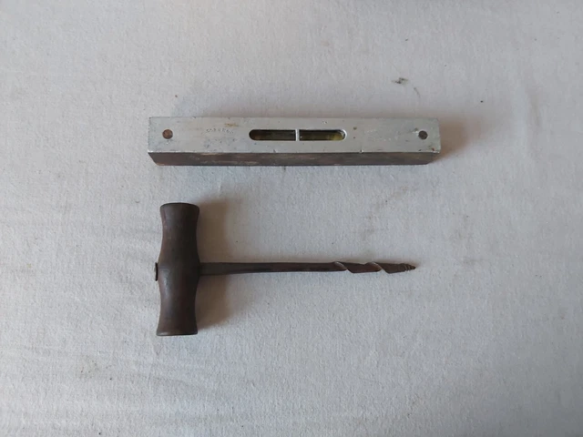 VINTAGE GIMLET AWL & Correct Spirt Level carpenters Tool Woodwork £9.95 ...