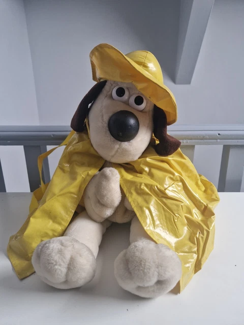WALLACE AND GROMIT Yellow Raincoat Plush Backpack Vintage 1989 £14.00 ...