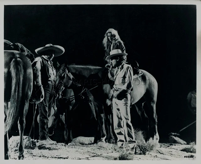 YVETTE MIMIEUX GILBERT Roland Emilio Fernandez The Reward 1965 Photo ...