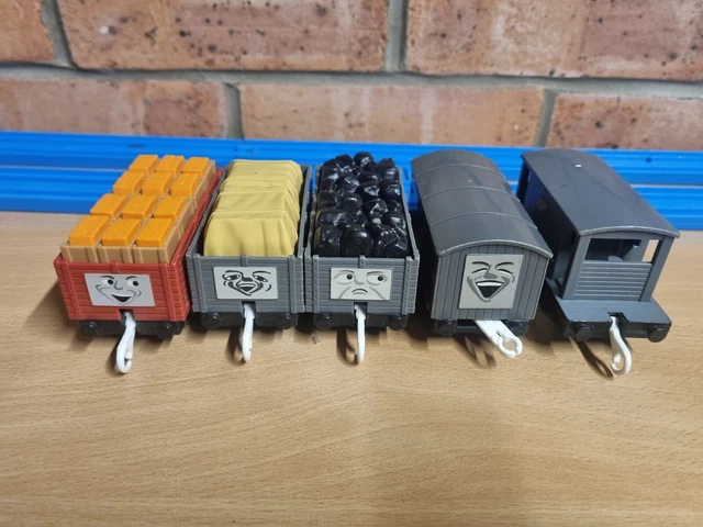 THOMAS THE TANK Engine Tomy Trackmaster Troublesome Trucks And Cargo + Breakvan £14.99 - PicClick UK
