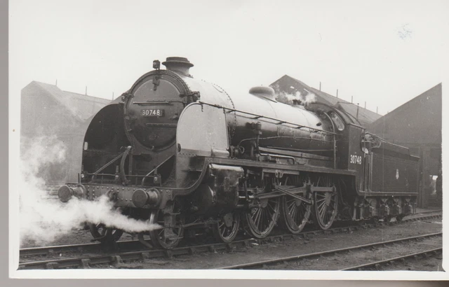 CLASS N15 30748 EASTLEIGH c1950s SOUTHERN REGION RAILWAY PHOTOGRAPH £1. ...