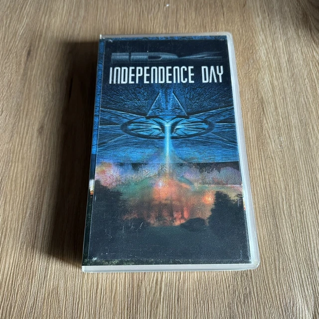INDEPENDENCE DAY - VHS Video Tape - Will Smith - W/Lenticular Cover £6. ...