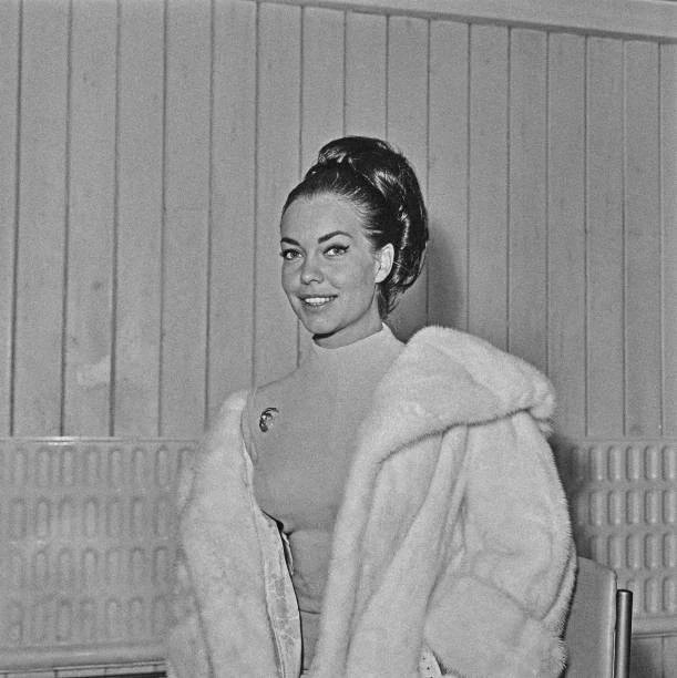 AMERICAN ACTRESS SUSAN Hart, UK, 24th October 1964 OLD PHOTO $8.50 ...