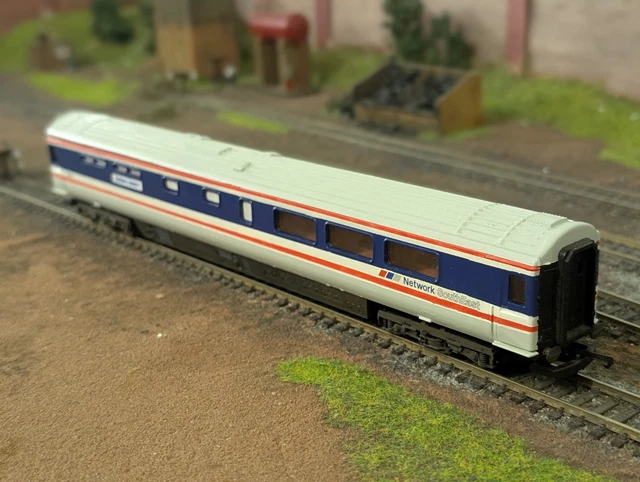 LIMA OO GAUGE MK3 Buffet Coach Repainted In South West Region Livery £ ...