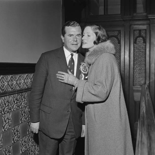 BRITISH CONSERVATIVE POLITICIAN Dudley Smith with wife Anthea 1960s OLD ...