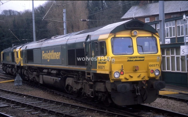 FREIGHTLINER CLASS 66 66571 Ipswich Original Colour Railway slide £2.99 ...