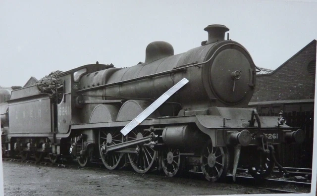 LNER (EX GREAT Central Railway) Class `C4` 4-4-2 No. 5261 at Woodford ...