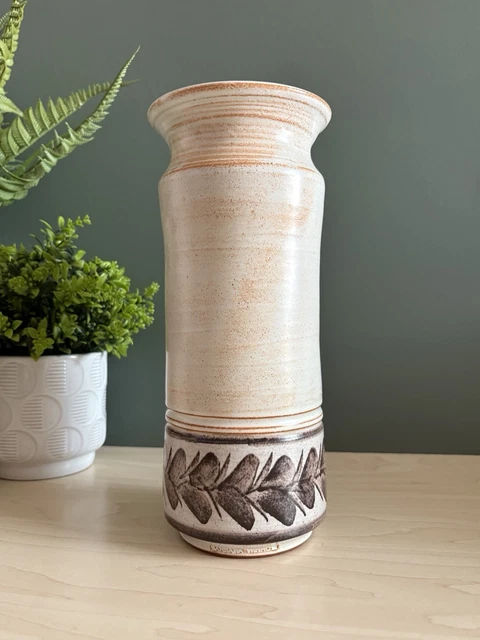 BARBARA WINROW HANDMADE Studio Pottery Vase with a Hand Painted Leaf ...