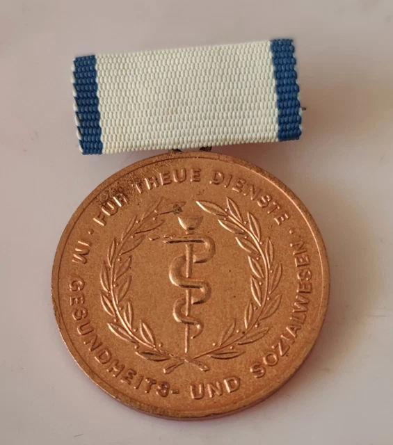 DDR MEDAILLE FÜR treue Dienste im Gesundheits- und Sozialwesen Bronze ...